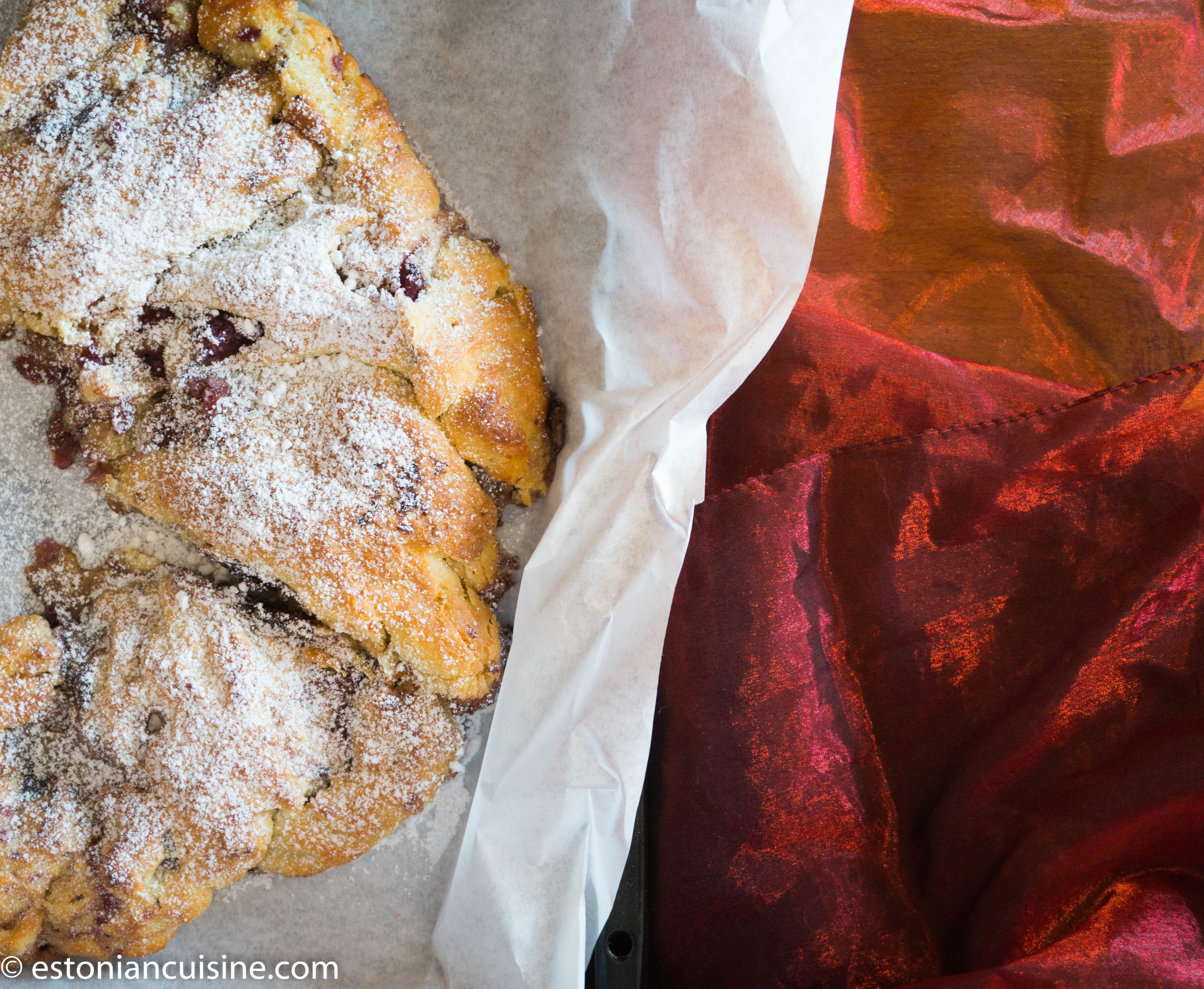 Estonian Kringel with marzipan and cowberry filling. Kringel ...