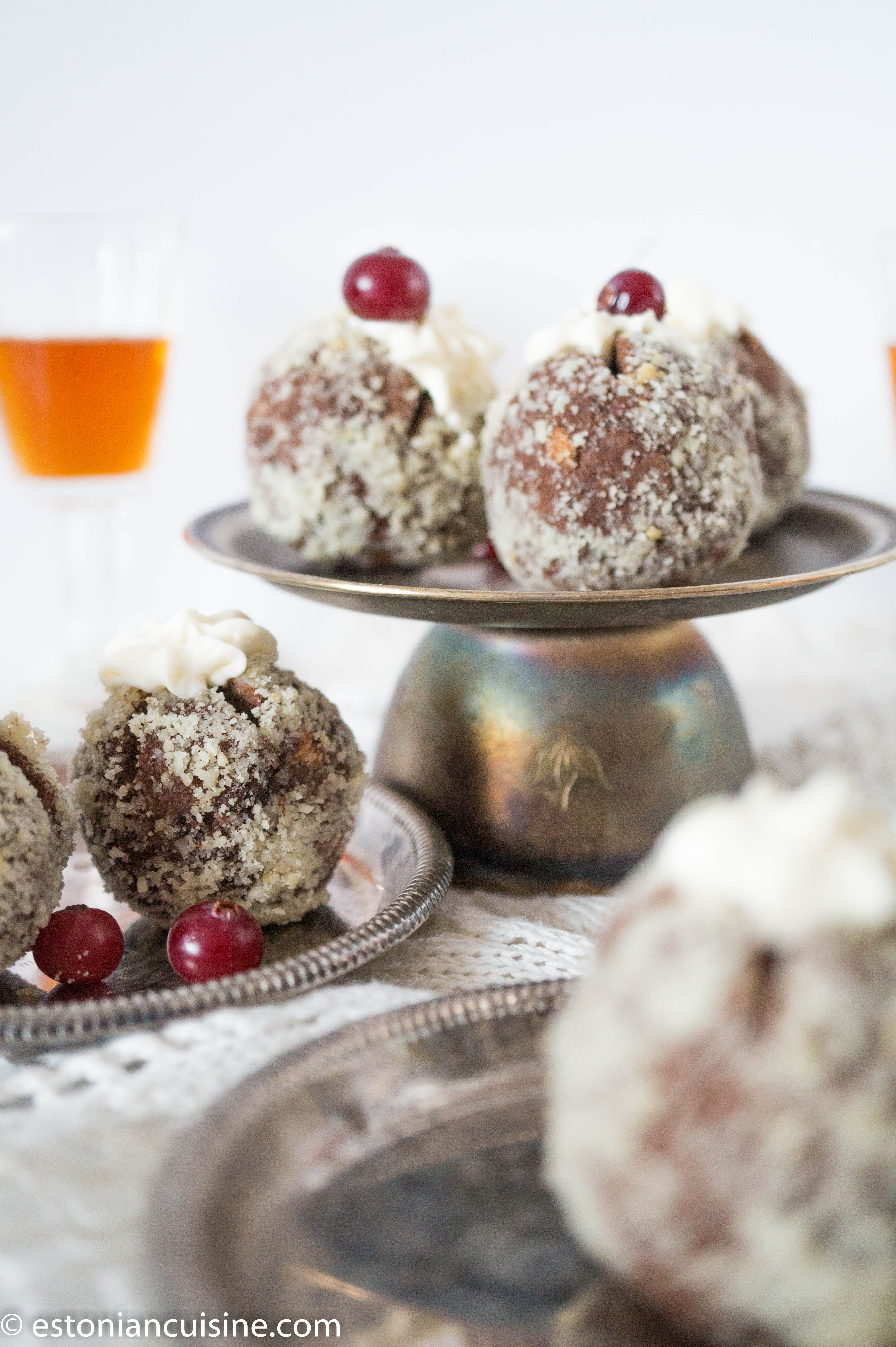 Vana Tallinn/ Old Tallinn cakes – Estonian Cuisine. Eesti Toit.