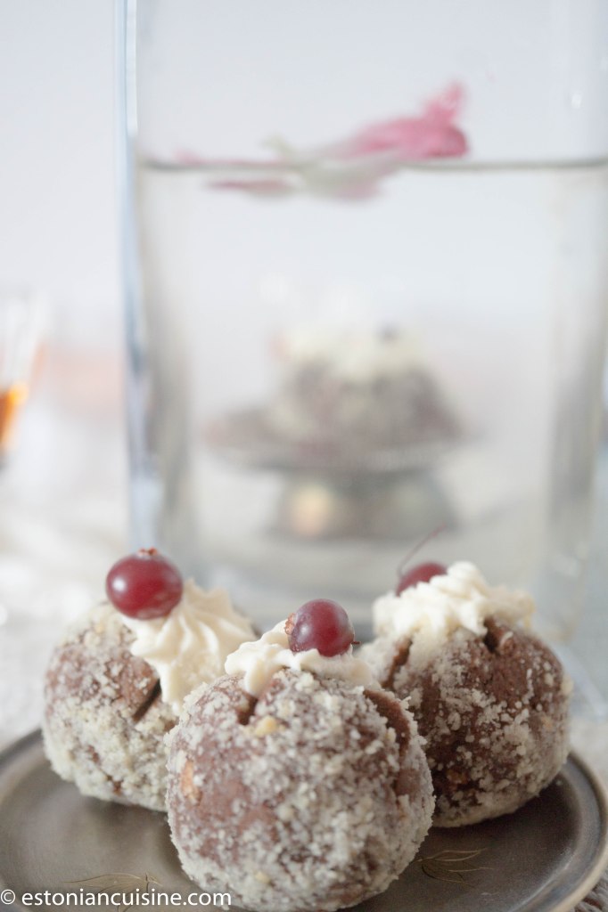 Vana Tallinn/ Old Tallinn cakes – Estonian Cuisine. Eesti Toit.