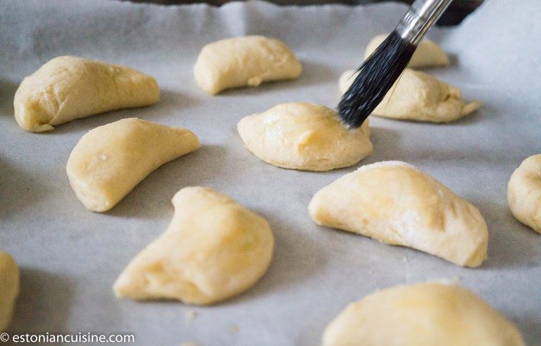 Simple Yeast Free Cabbage Hand Pies. Pärmivabad kapsapirukad – Estonian ...