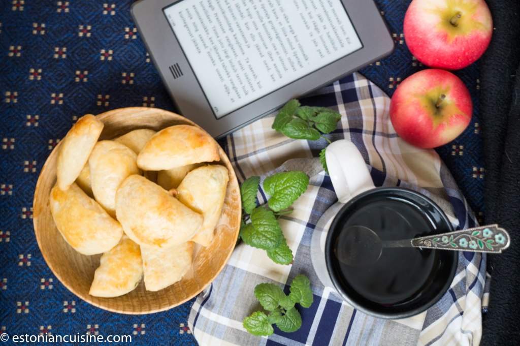 Simple Yeast Free Cabbage Hand Pies. Pärmivabad kapsapirukad – Estonian ...