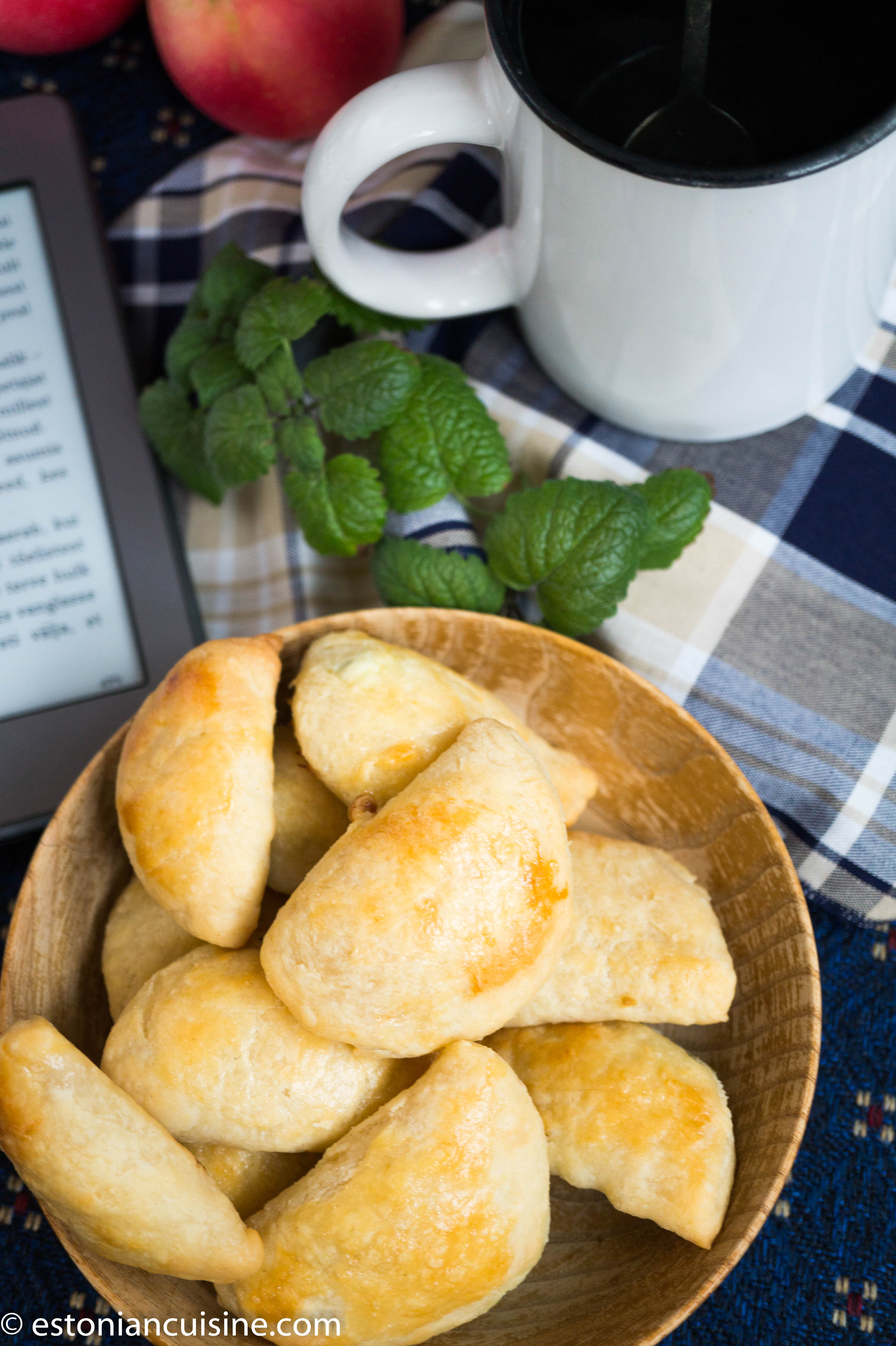 Simple Yeast Free Cabbage Hand Pies. Pärmivabad kapsapirukad – Estonian ...