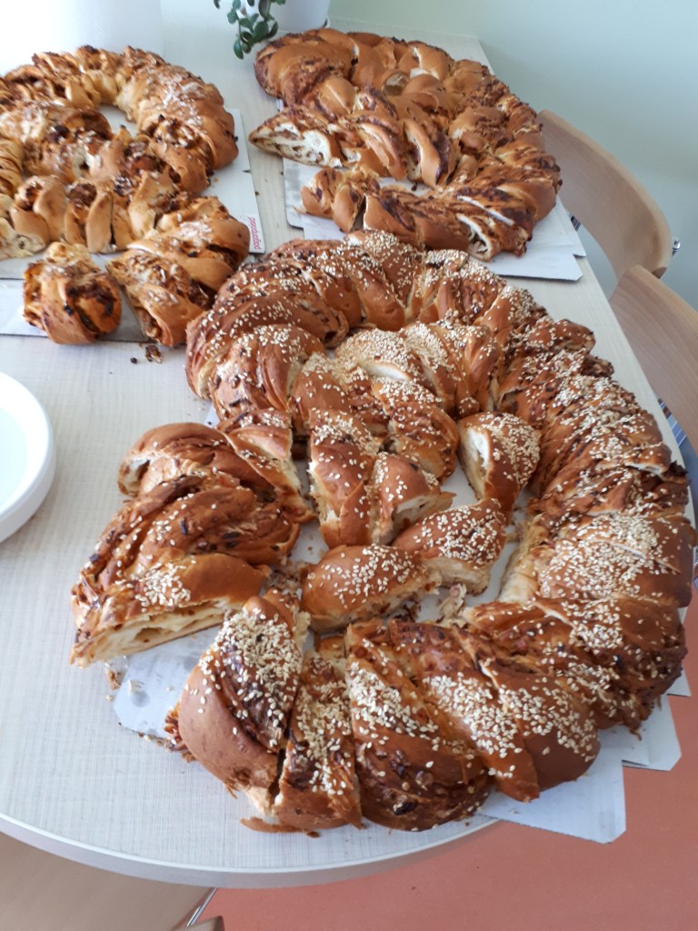 Estonian Kringel with marzipan and cowberry filling. Kringel ...